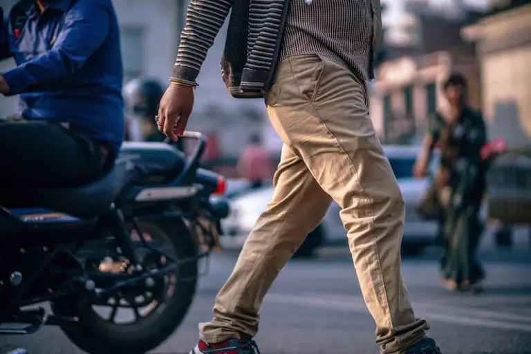 How To Spot A Concealed Handgun: 10 Signs Someone Is Carrying A Gun